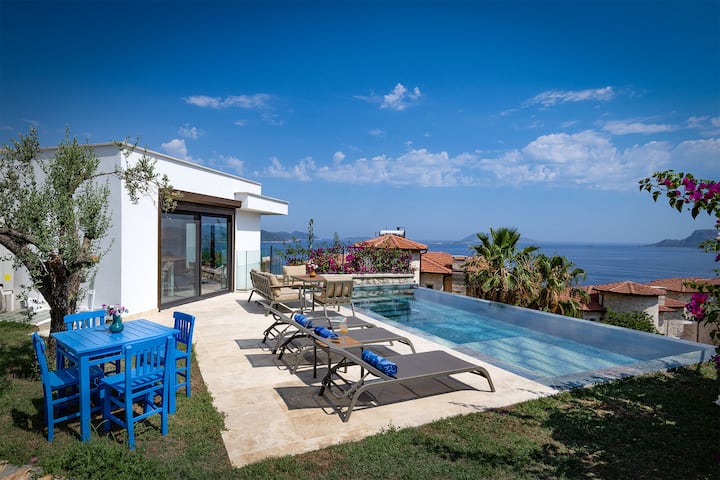 3 Yatak Odalı Deniz Ve Meis Adası Manzaralı Villa - Kaş