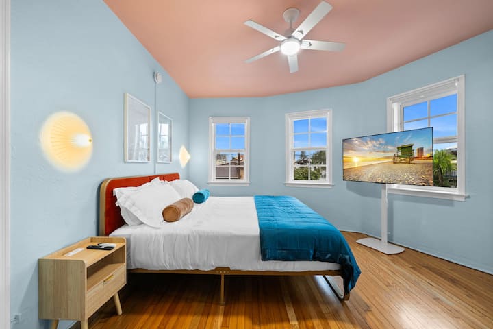 #06 Unique! Rounded-unit King-size Bed Ensuitebath - Miami Beach, FL