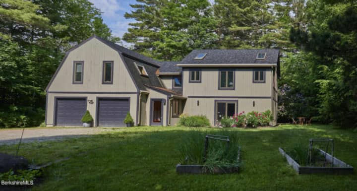 2 Bedroom Guest House - Greenwater Pond, MA