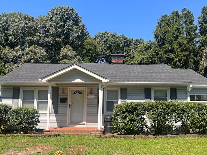Cozy Stay Near Dt | Deck + Yard - Winston-Salem, NC