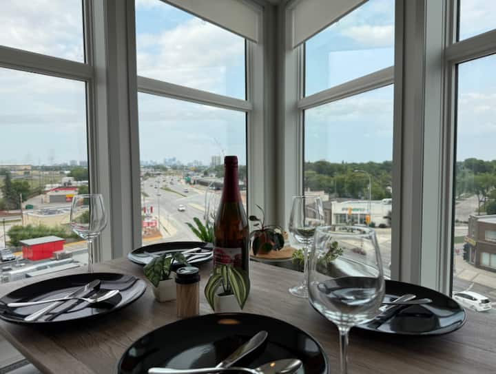 Sunny 2br Gem | Wake Up To Stunning City Views - Winnipeg