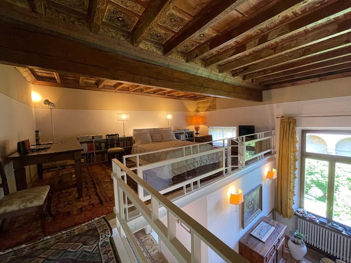 | Loft Di Charme Con Travi Affrescate | - Ferrara