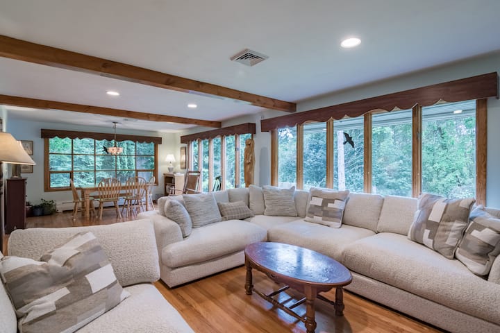 Luxury 3br Home In The Forest, Mins From Downtown - Northampton, MA