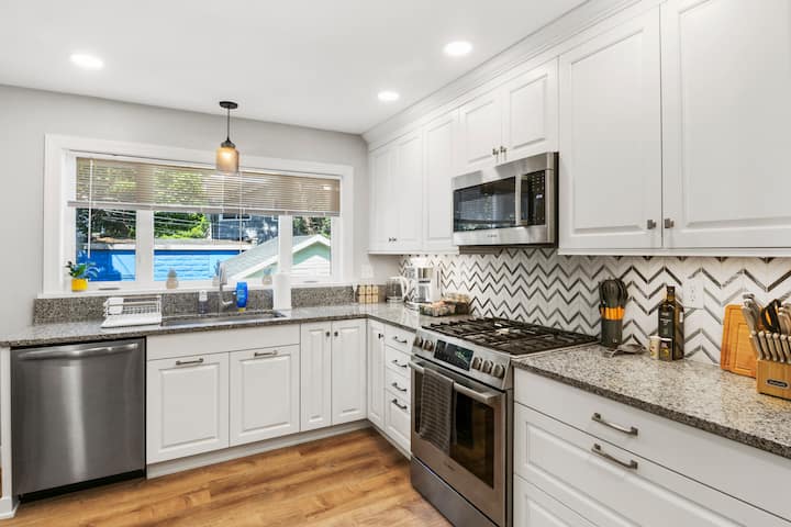 Timeless Charm In Park Ave - Entire 3 Br House - Rochester, NY