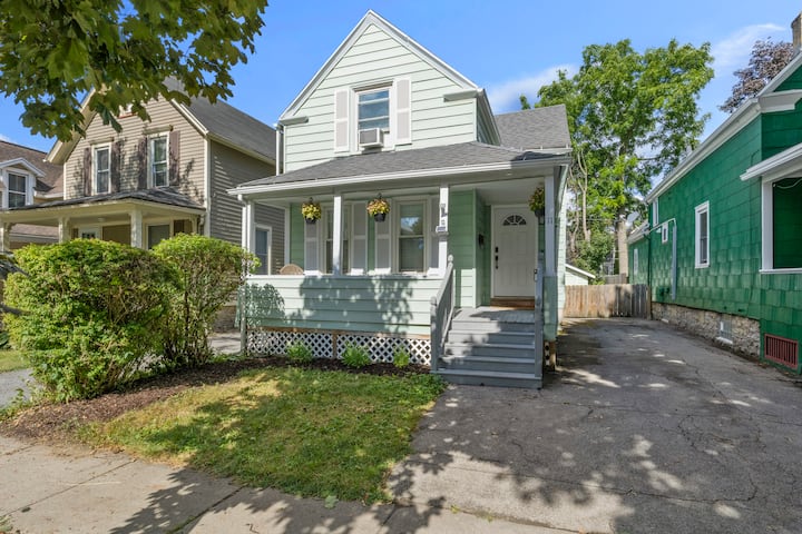Timeless Charm In Park Ave - Entire 3 Br House - Rochester