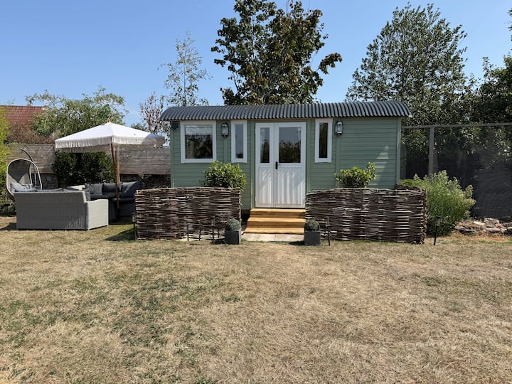 Romantic Shepherd's Hut | Country Pubs | Bristol - Clevedon