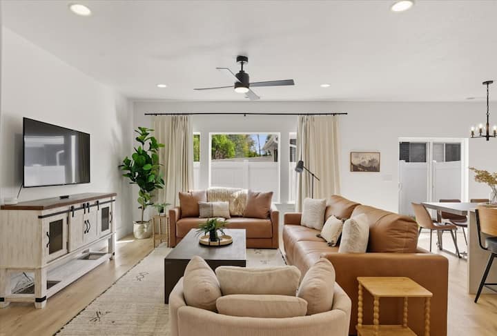 Salt Lake City Luxury
6 Beds, 4bdrms
Ski 30 Mins - Salt Lake City, UT