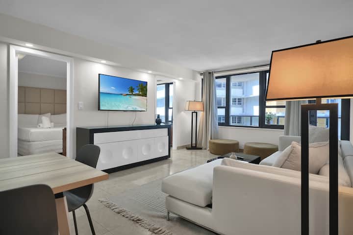 Amazing Views, New Condo On Beach W/ Heated Pool - Miami Beach, FL