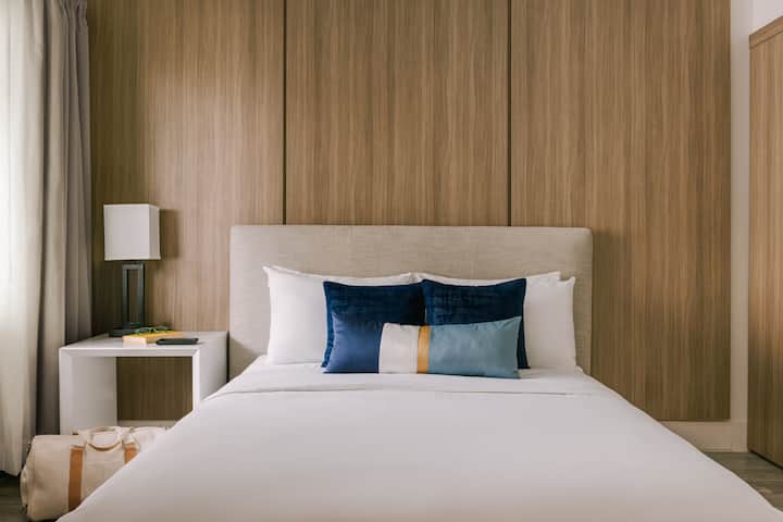 Hillsboro Beach Resort By Kasa | Queen Room - Deerfield Beach, FL
