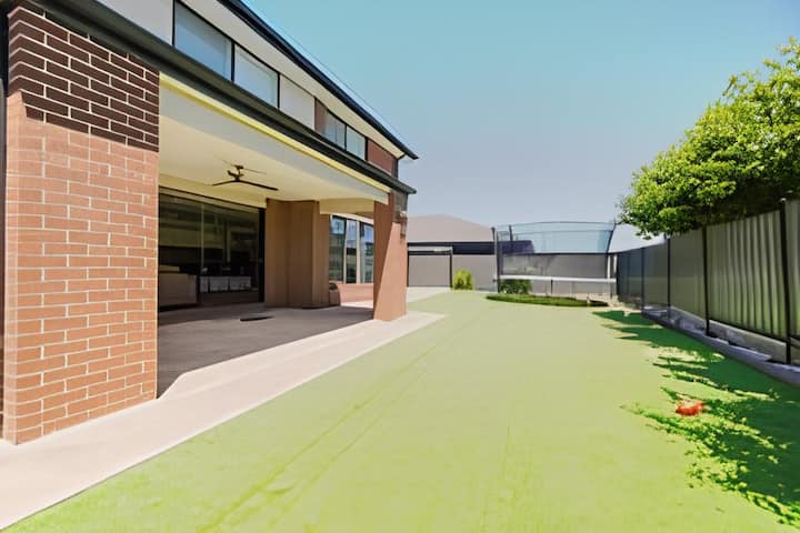 Stylish & Cozy Stay In Kalkallo - 멜버른