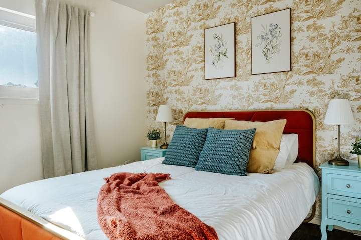 Near The Beach | Sleeps 8 | Hot Tub | 4 Bedrooms - La Mesa, CA