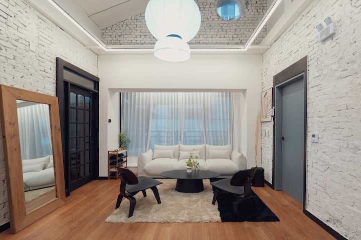 홍대거리 10분/arex  10분/방4(퀸베드5) 화장실2/단독거주 - Seoul