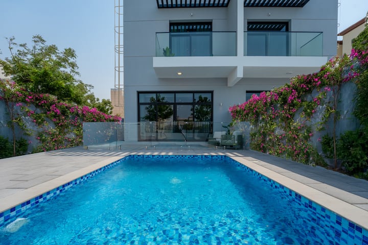 Private Pool Paradise Villa! Dubai Mall In A Flash - Dubai
