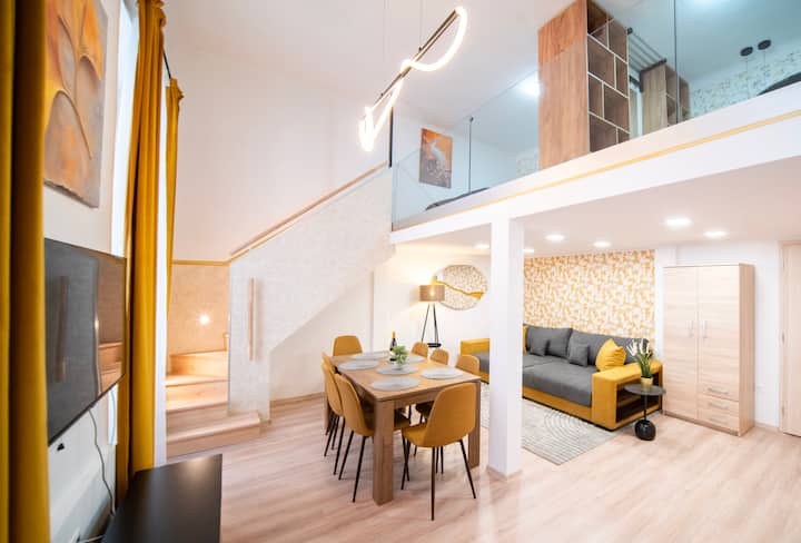 Yellow Sunset Home - Budapest