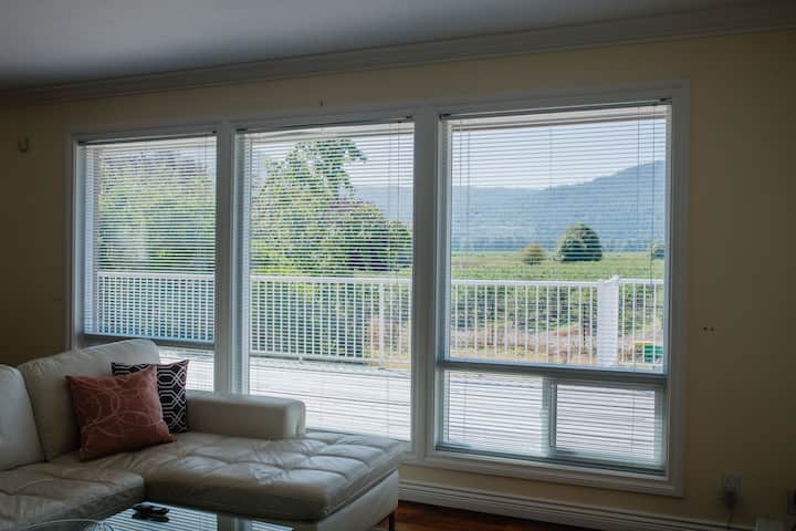 Serene 3br Cabin On 8 Acre Farm - Abbotsford