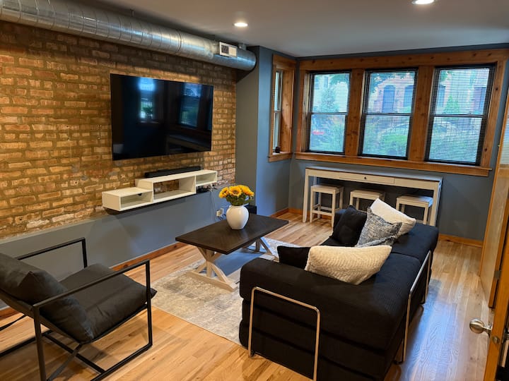 Stunning Condo In Central Location - Chicago, IL