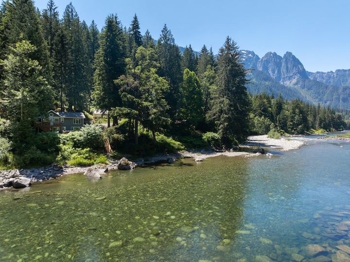 Riverfront Cabin|views|ac|pets|wifi-skyriverpeaks - Skykomish, WA