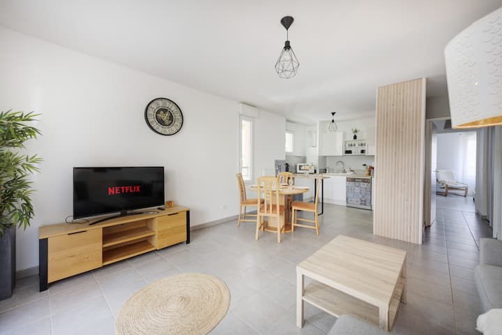 Cocon Aux Portes De Lyon | Balcon |Parking - Vénissieux