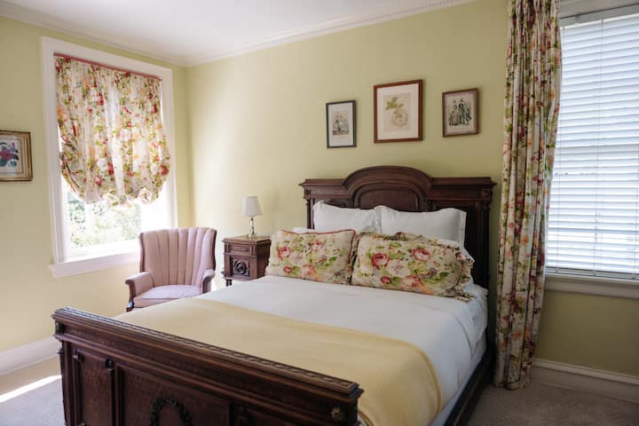 Rose Parlor - Fredericksburg, VA