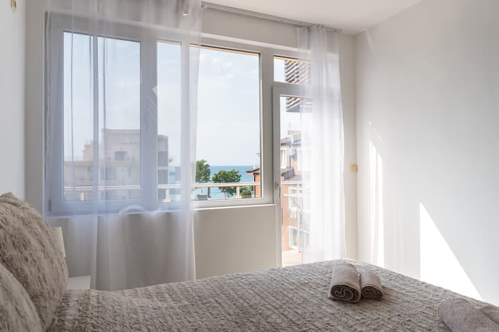 Soleil Bleu Beachfront Getaway - Ravda