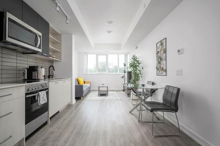 Modern 2 Bed Condo In The Junction - Toronto