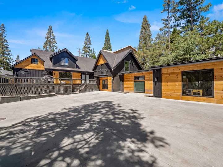 Bass Lake | Game Room | Sleeps 22 | Boat Slip - Bass Lake, CA