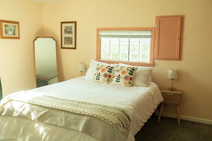 Cute & Cozy 2br | Perfect For Families & Toddlers - Omaha, NE