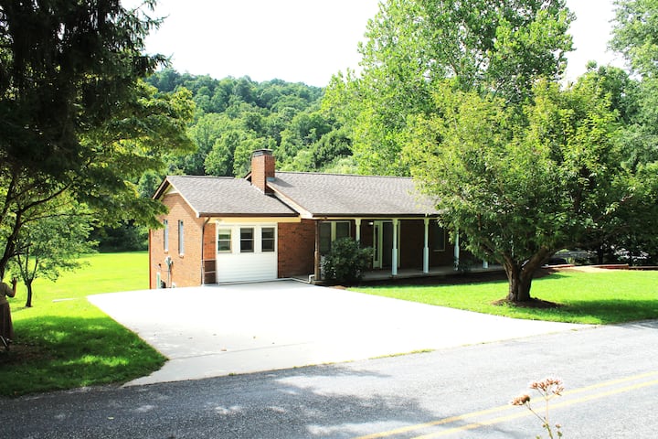The Flat Creek House - Black Mountain, NC