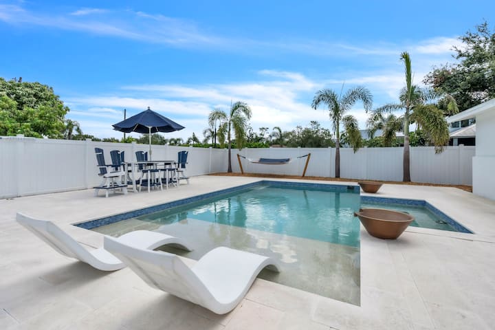 Pool House With Outdoor Shower, 10 Minutes From Sk - Sarasota, FL