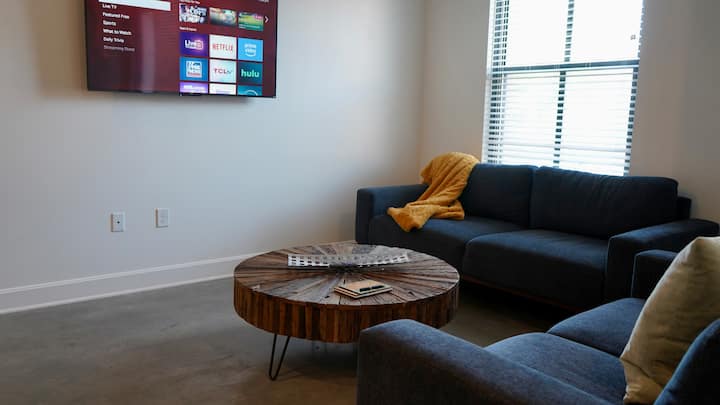 Intoku Suite-2bd (King & Queen Beds)/2 Ba - Kansas University, Lawrence