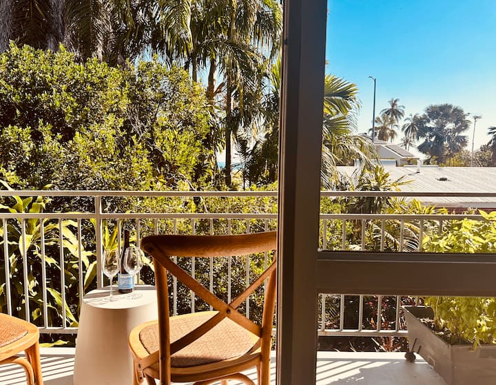 Beautiful Beachfront Apartment On The Foreshore - Casuarina