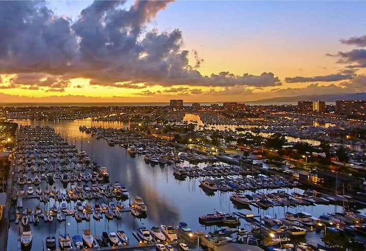 Breathtaking Marina/beach View, Resort Style Pool - Santa Monica, CA