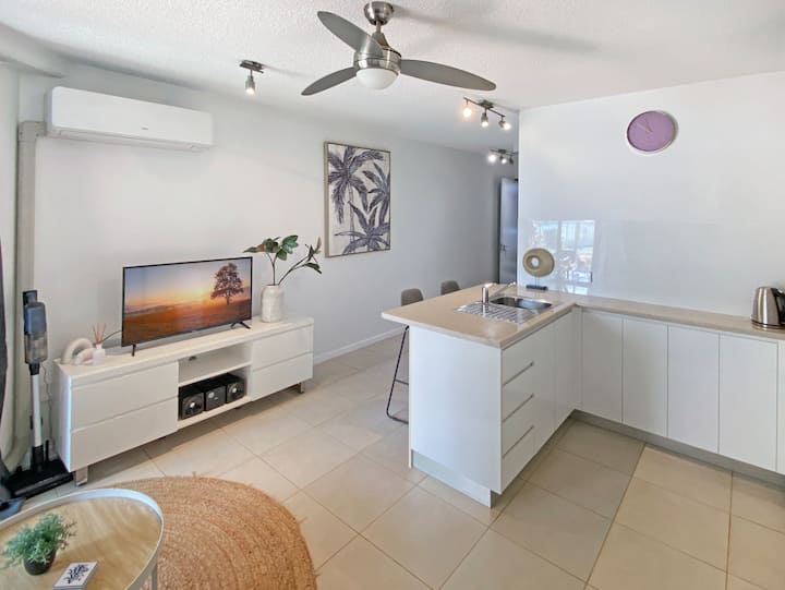 Mooloolaba Escape With Pools, Spa, Prime Location - Mooloolaba