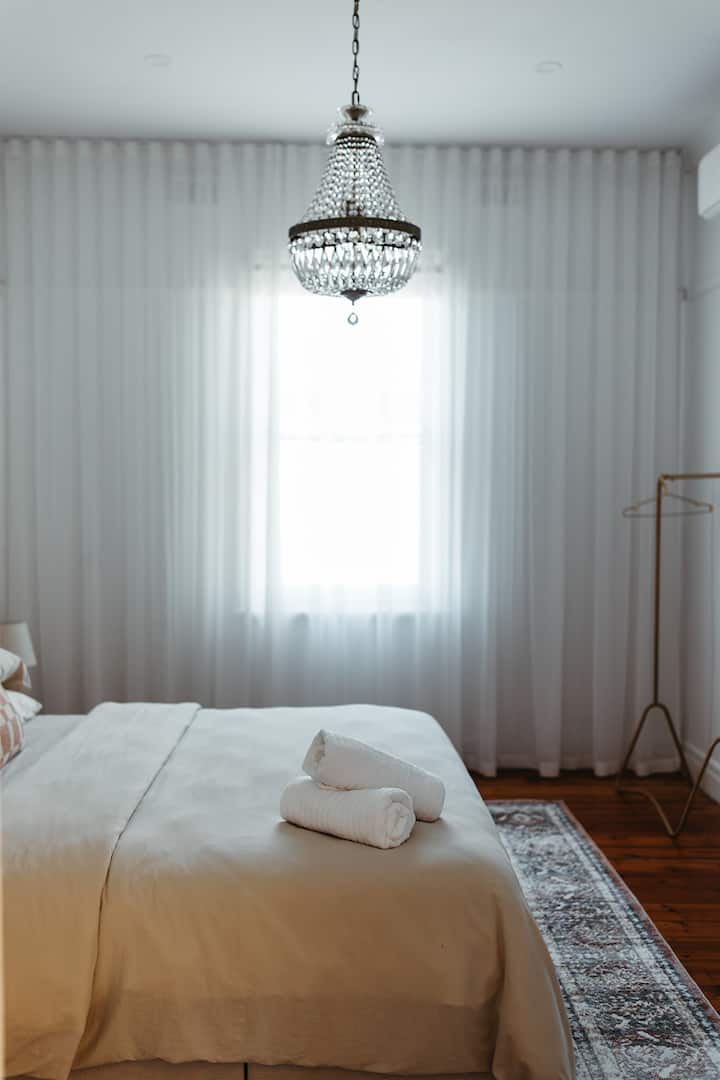 Charm On Corio - Timeless Charm, Central Living - Shepparton