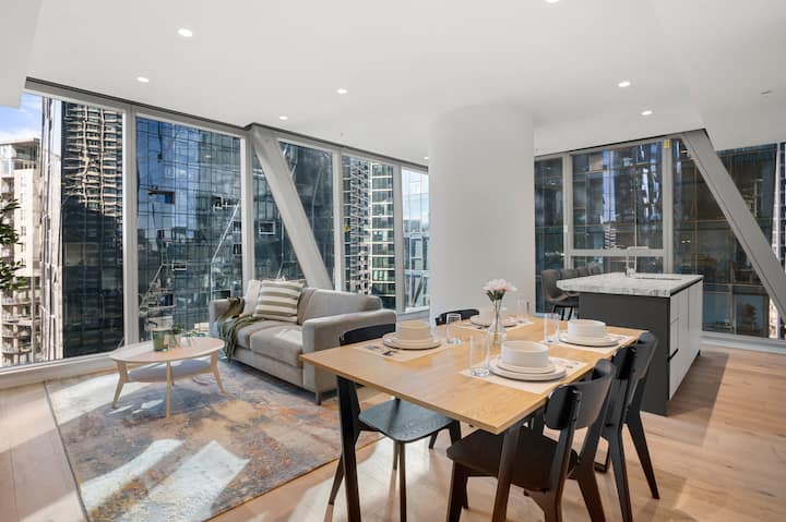 Spacious Skyline Suite 2br/2ba Apt W/ Pool And Gym - Melbourne