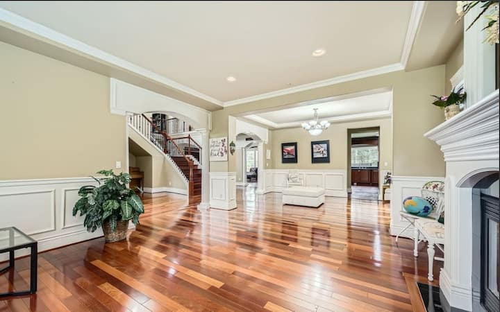 The Royal Estate - Kent, WA