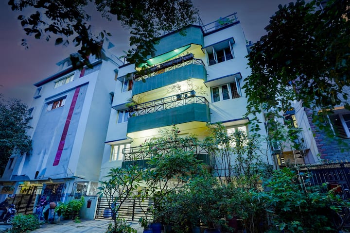 Cosy 3-bhk Apartment With Balcony & Living Space - Bengaluru