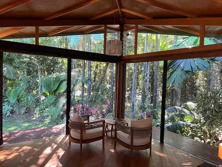 Lux Rainforest Lodge - 1 King, 2 Singles - Innisfail