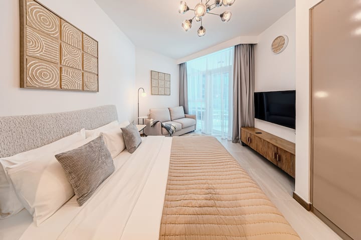 Studio With Style For 3 In Missoni, Business Bay -