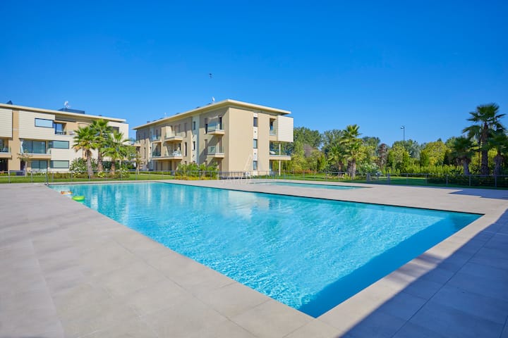 Queen Loft - Attico Con Solarium Privato E Piscina - Desenzano del Garda