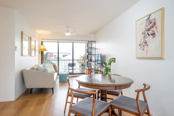 Entire 2 Bedroom Apartment + Lock Up Garage - Windsor, Australia