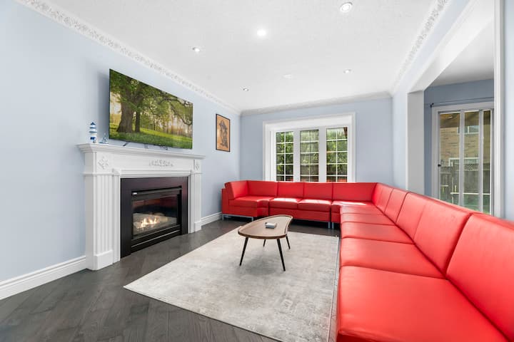 Pirate-themed 4br Escape | 7 Beds +Office +Parking - Brampton