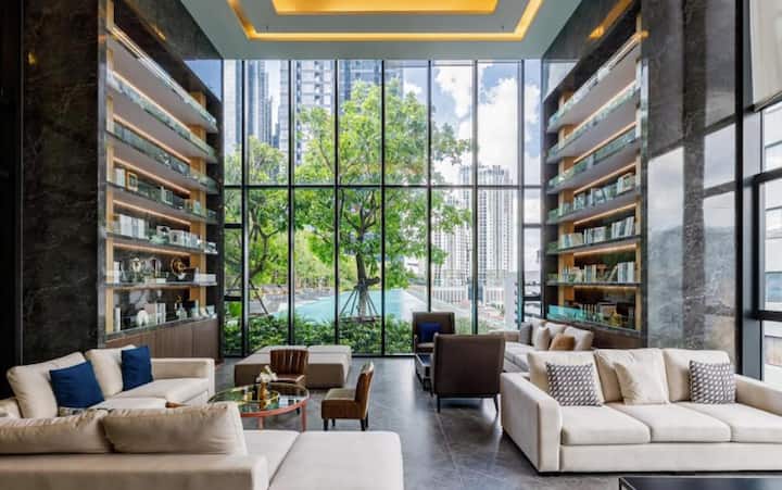 Modern High-rise Quiet Luxury Condo Mrt Asoke - Bangkok