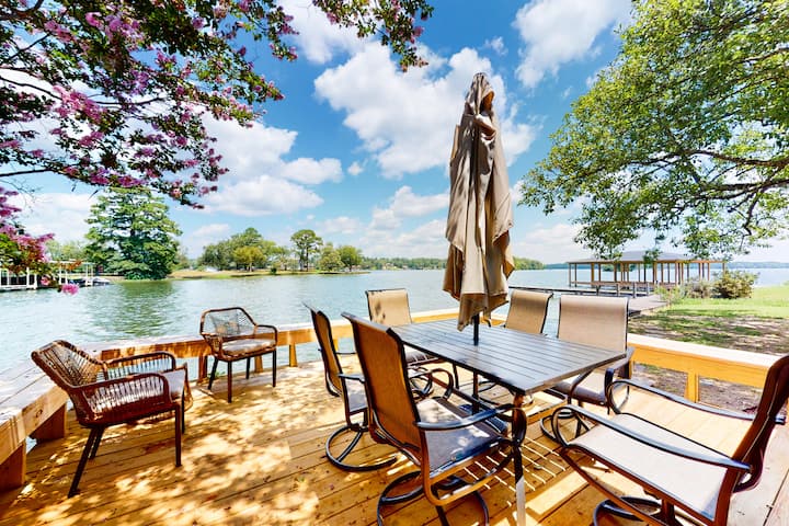 Lake House With Pier And Grill - Lake Hamilton, AR