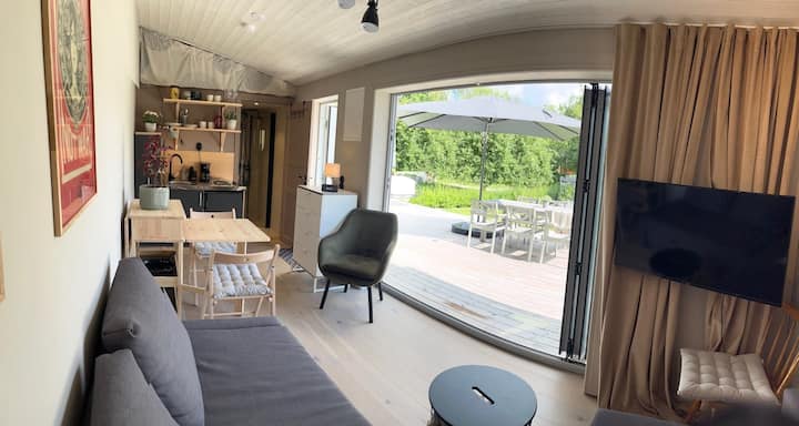 Modernt Minihus I Villaträdgård - Estocolmo