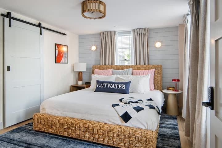 Cozy 1st-floor King Room | Ada Accessible Retreat - Newburyport, MA