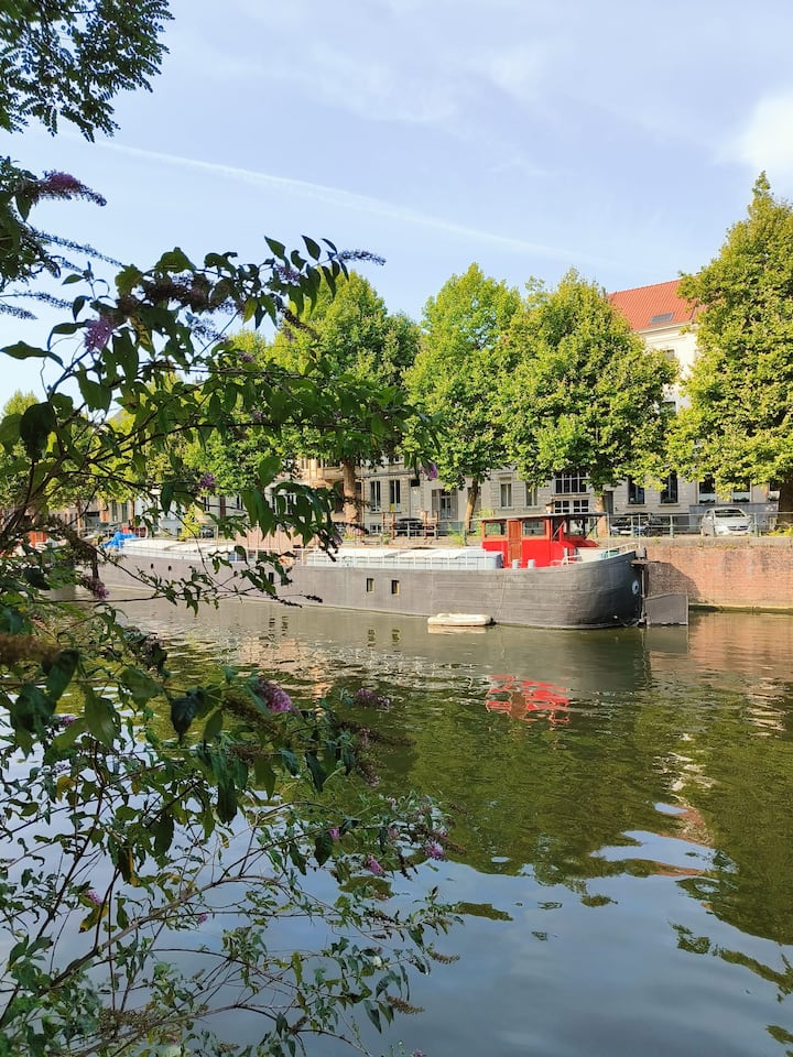 Slapen Op Een Historisch Vrachtschip - Gante