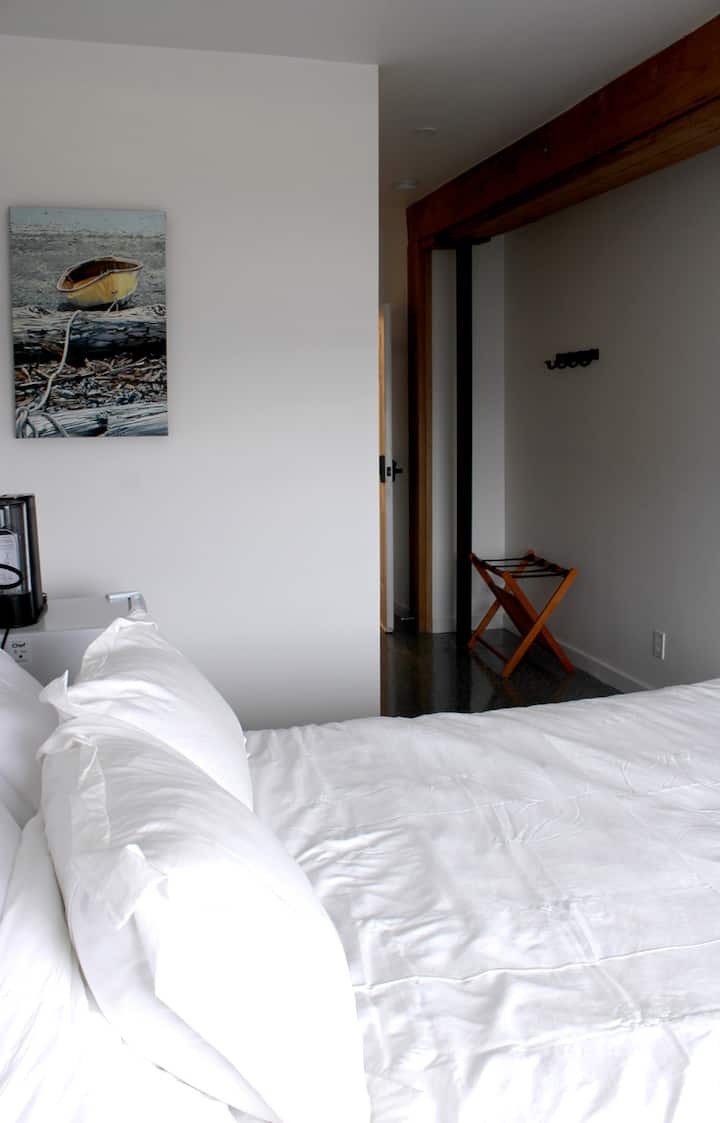 Basecamp Suites (Ahgykson) - Powell River
