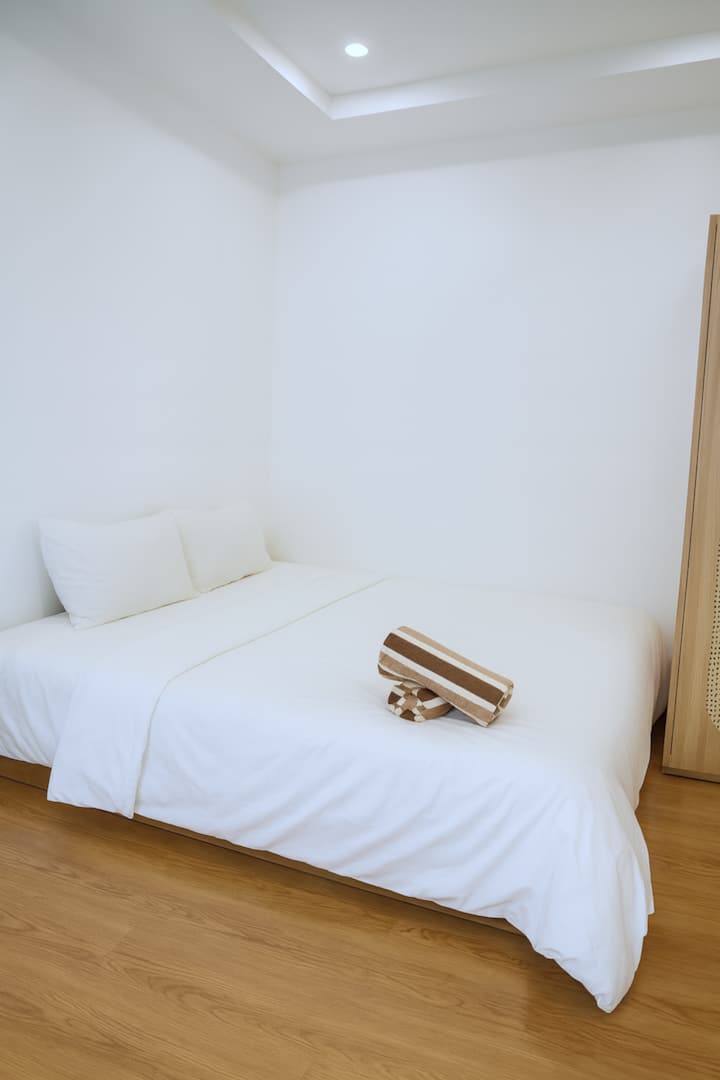 Nt402 • Private Inner Room • Old Quarter + Lift - China
