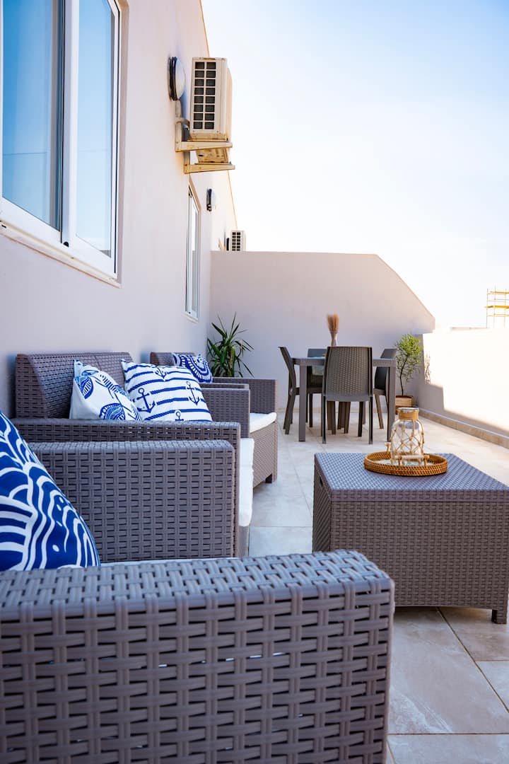 Qawra Penthouse • Terrace & Partial Sea Views - Malte
